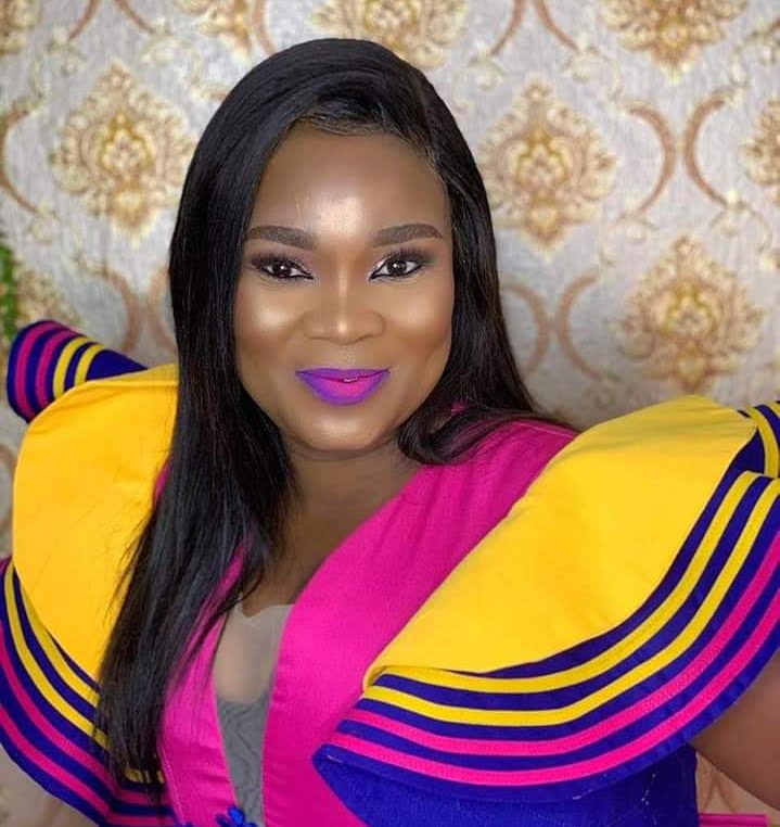 Pleasure Tša Manyalo celebrates radio chart debut. - Mega Press